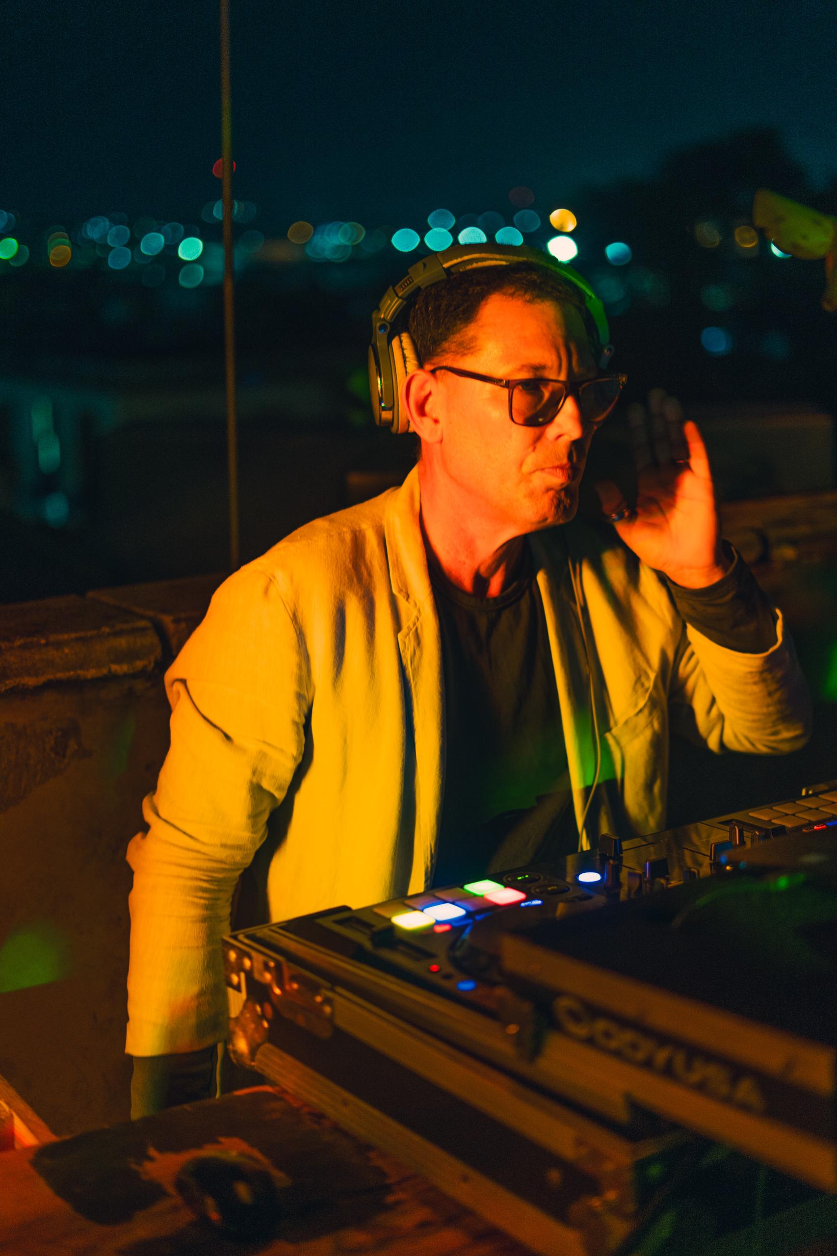 Wedding DJs in Cuba: Specialized Guide for Your Event